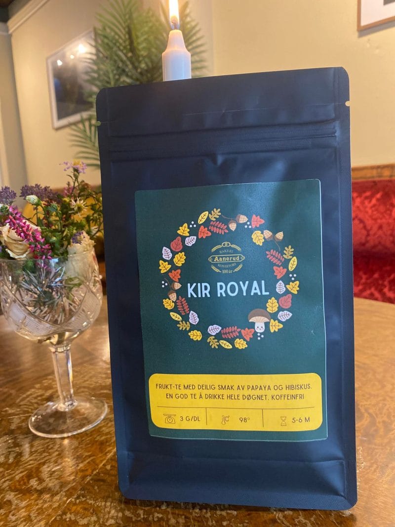 Kir Royal pose - Aanerud Bakeri